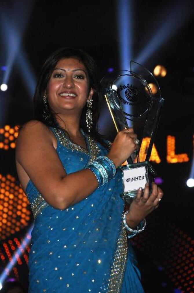 Juhi Parmar with her winner trophy at BIGG BOSS Season 5 GRAND FINALE ... Juhi Parmar with her winner trophy at BIGG BOSS Season 5 GRAND FINALE ...